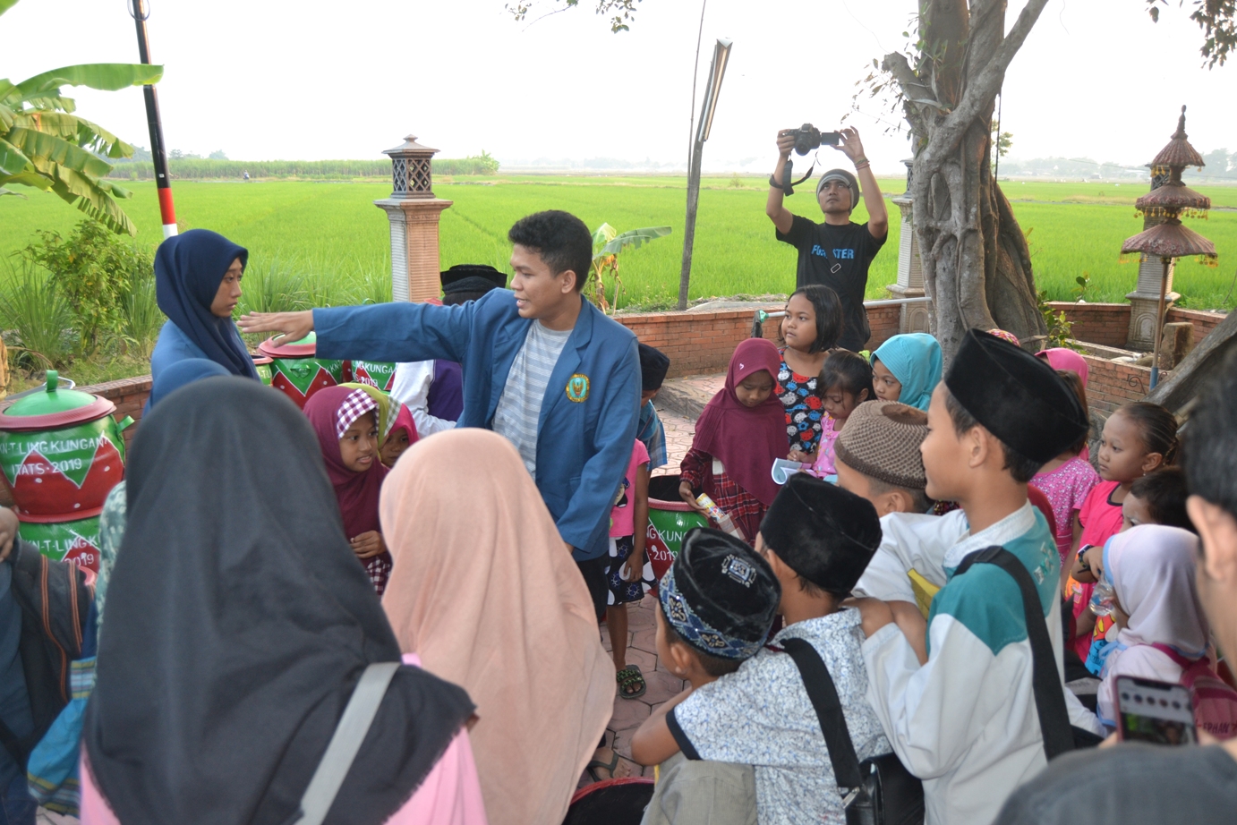 Kegiatan Edukasi Lingkungan bagi Anak-anak oleh Mahasiswa Teknik ...